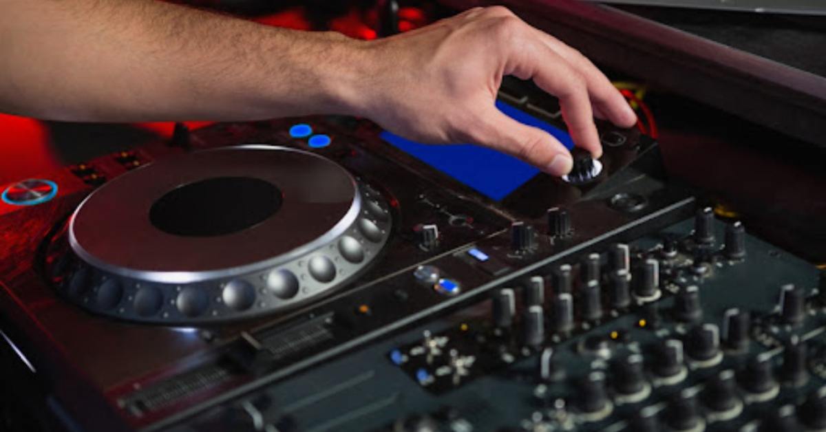 Pros & Cons of DJs vs Live Bands For Your Saratoga Wedding