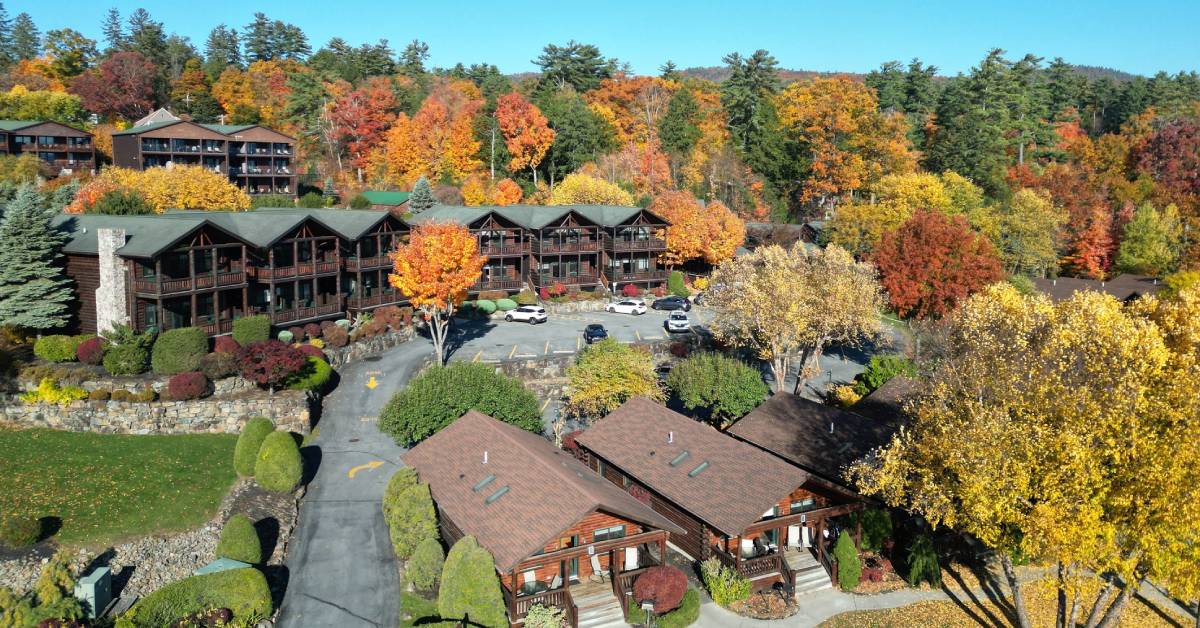 Cozy Places to Stay in Lake George for a Fall Getaway